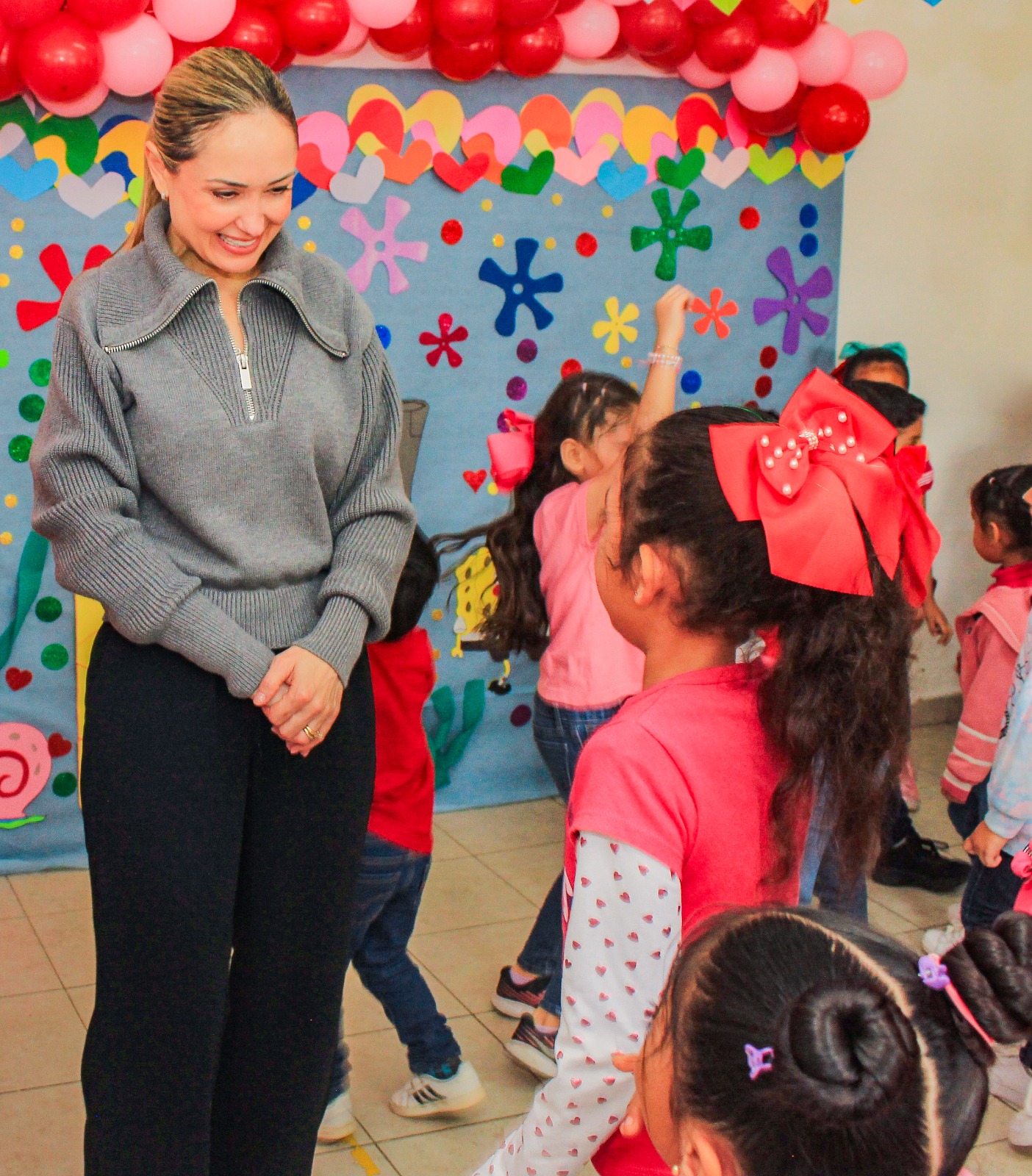 Festeja Ana Cristina el Día del Amor y la Amistad con niñas y niños CAIC